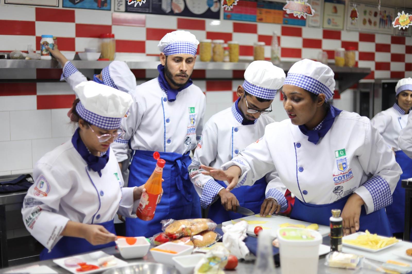 Record 1400 burgers made in a day as Chefs Association of Pakistan ...